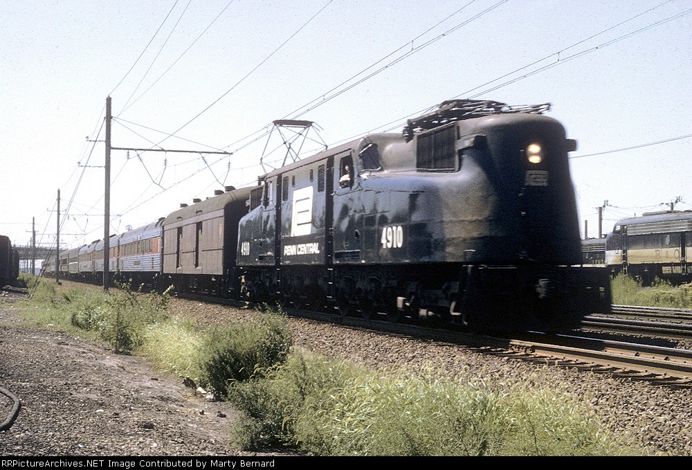 PC GG1 4910 with Train 174, The Patriot
